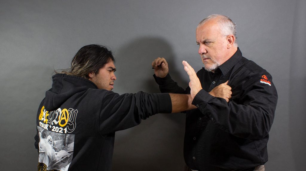 Self Defense Pen: Defense Tactics with the Benchmade Longhand